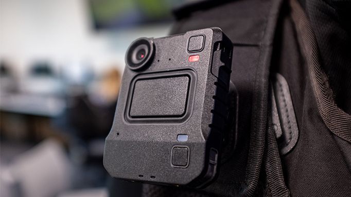 Portable Two-way Radios for Public Safety - Motorola Solutions - Europe ...