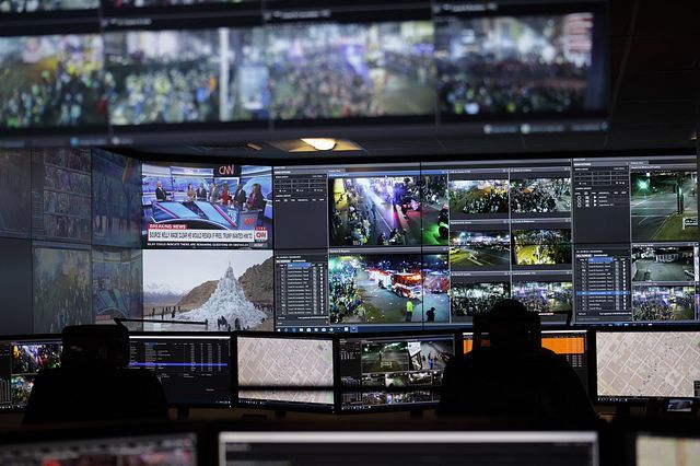 Common Operating Picture - CommandCenter Aware - Motorola Solutions ...